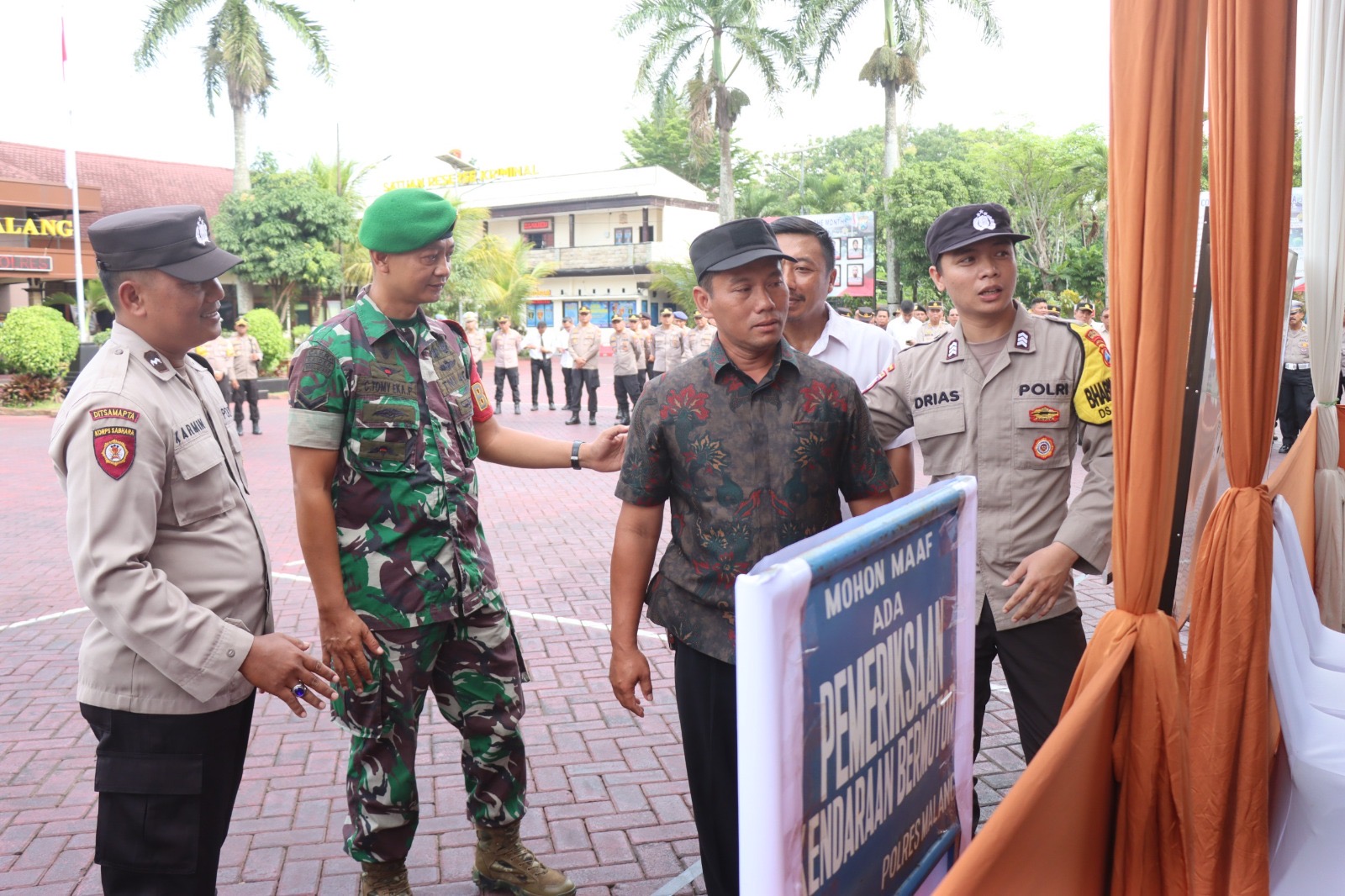 Pastikan Kesiapan Personel, Polres Malang Gelar Simulasi Pengamanan TPS Pemilu 2024 - Polres Jombang